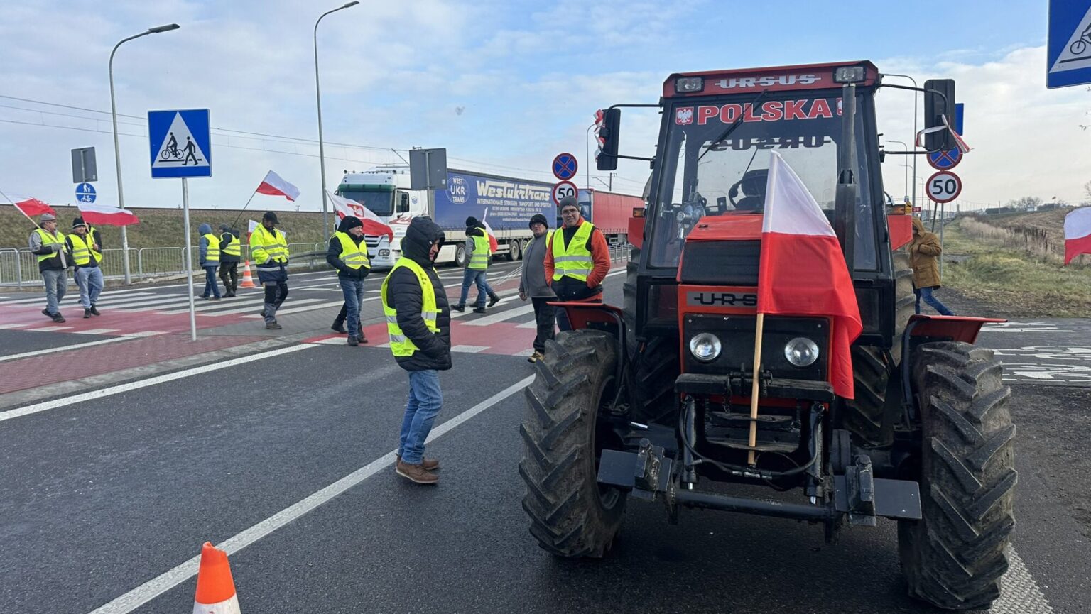 Polish Farmers Threaten To Extend Border Blockade Over EU Trade Deal ...