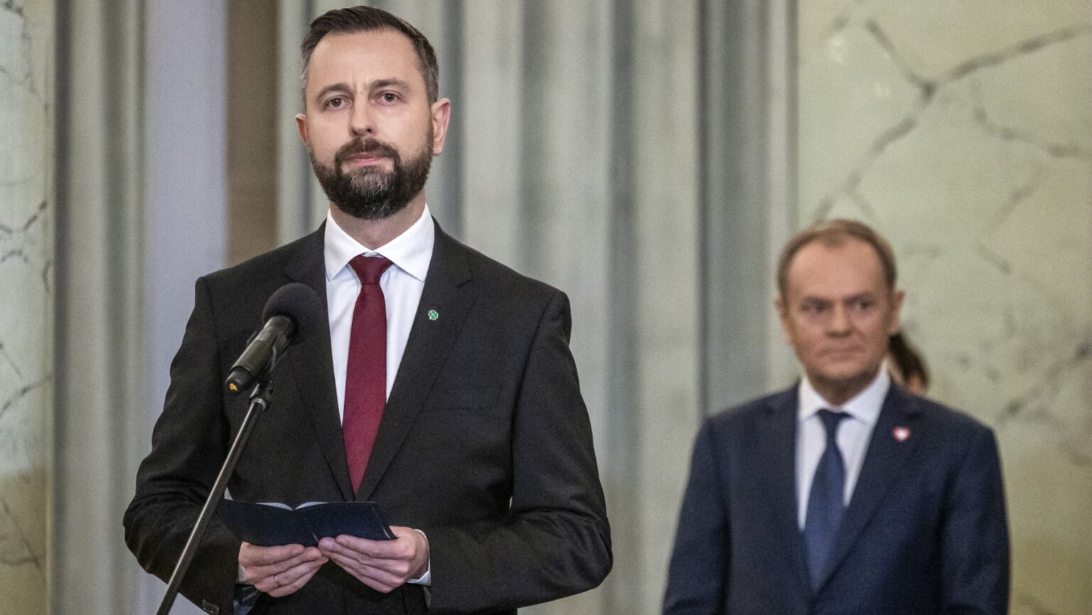 Polish Defence Minister Lectures Citizens Amid Border Crisis ━ The ...