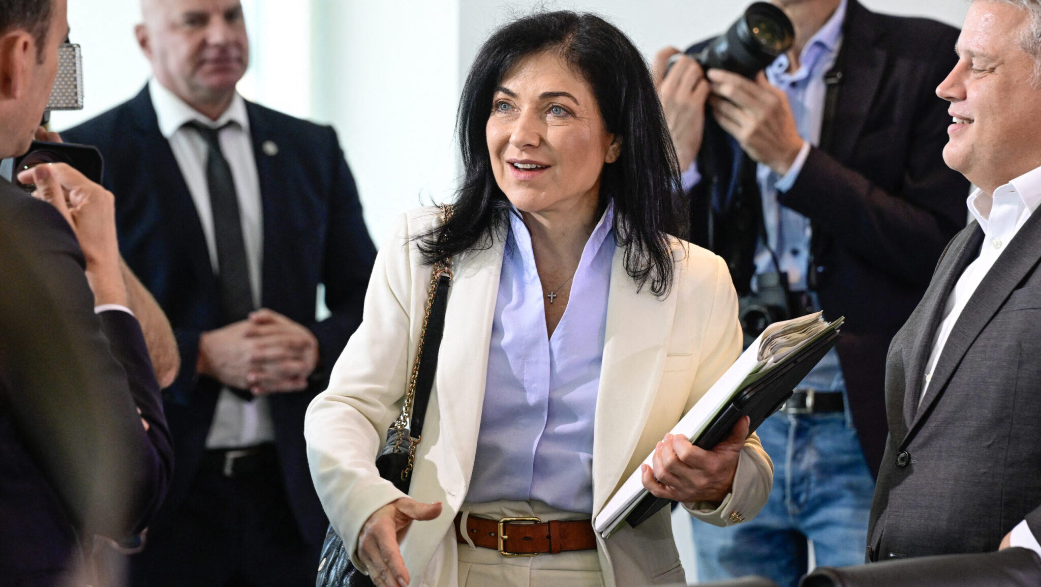 German Ministers Spent €250,000 on Makeup and Photos ━ The European ...