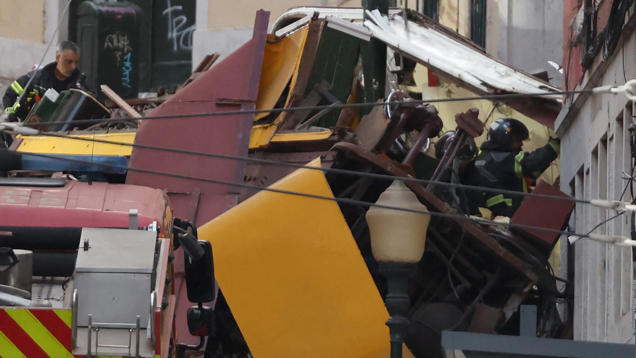 Lisbon in Mourning After Deadly Funicular Disaster ━ The European ...
