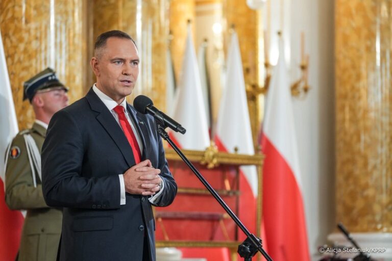 Polish President Reportedly Removes EU Flag from Office ━ The European ...