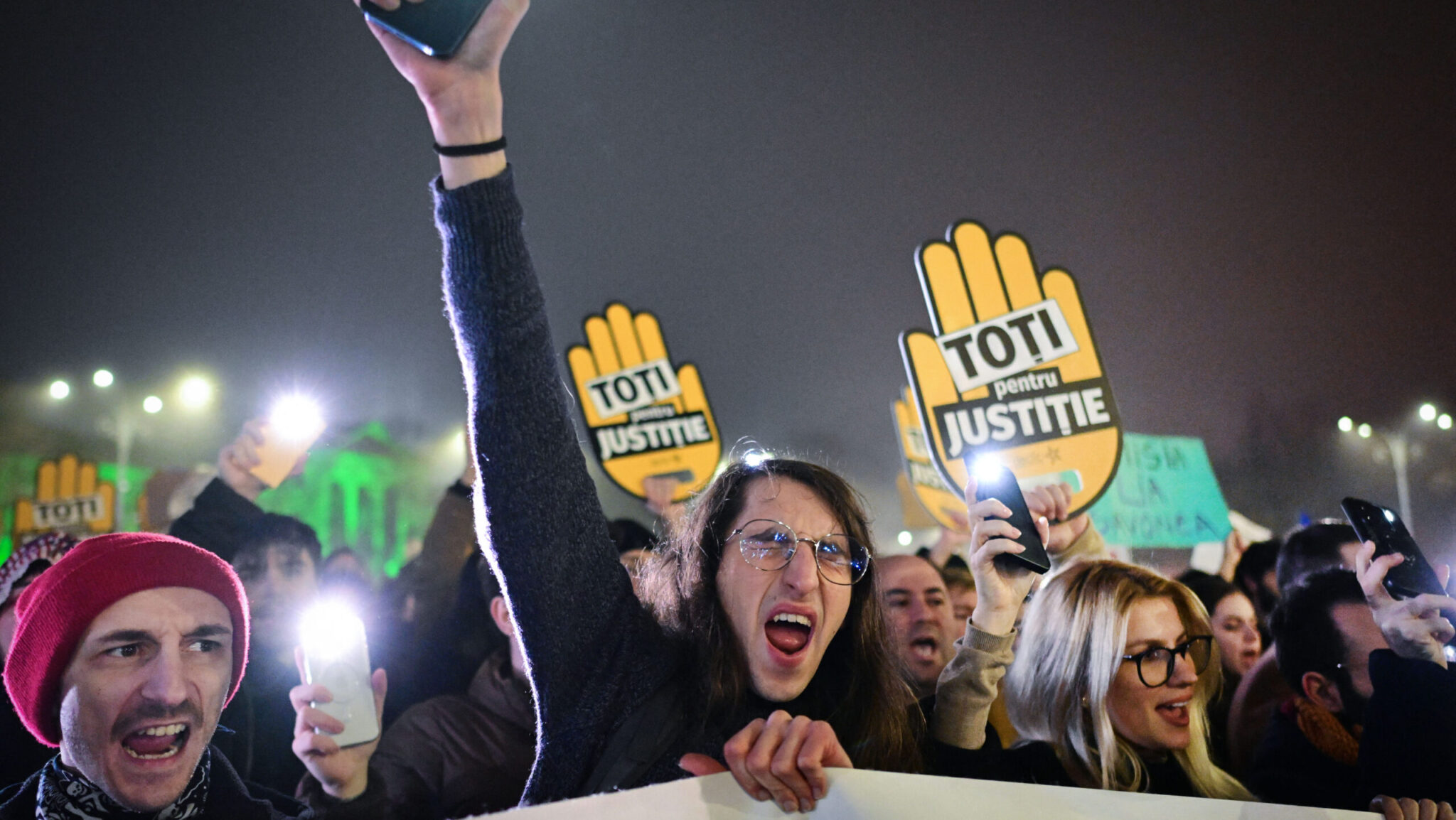 Thousands Protest in Romania Over Alleged Judicial Corruption ━ The ...