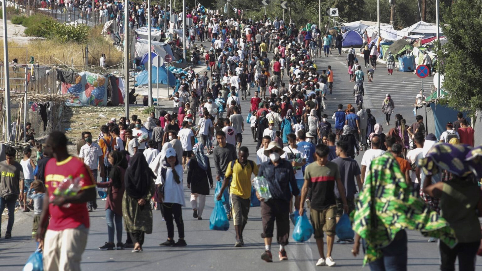 Europe Passes Historic Migration Clampdown as Old Parties Fade ━ The ...